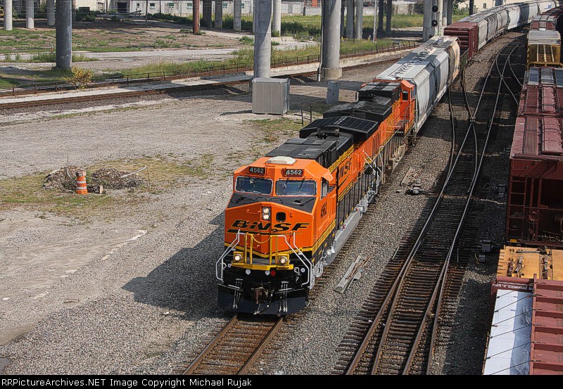 BNSF 4562